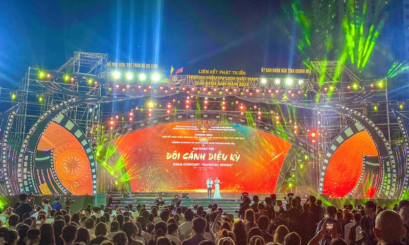 Công nghệ hologram tại Đại nhạc hội “Đôi cánh diệu kỳ”