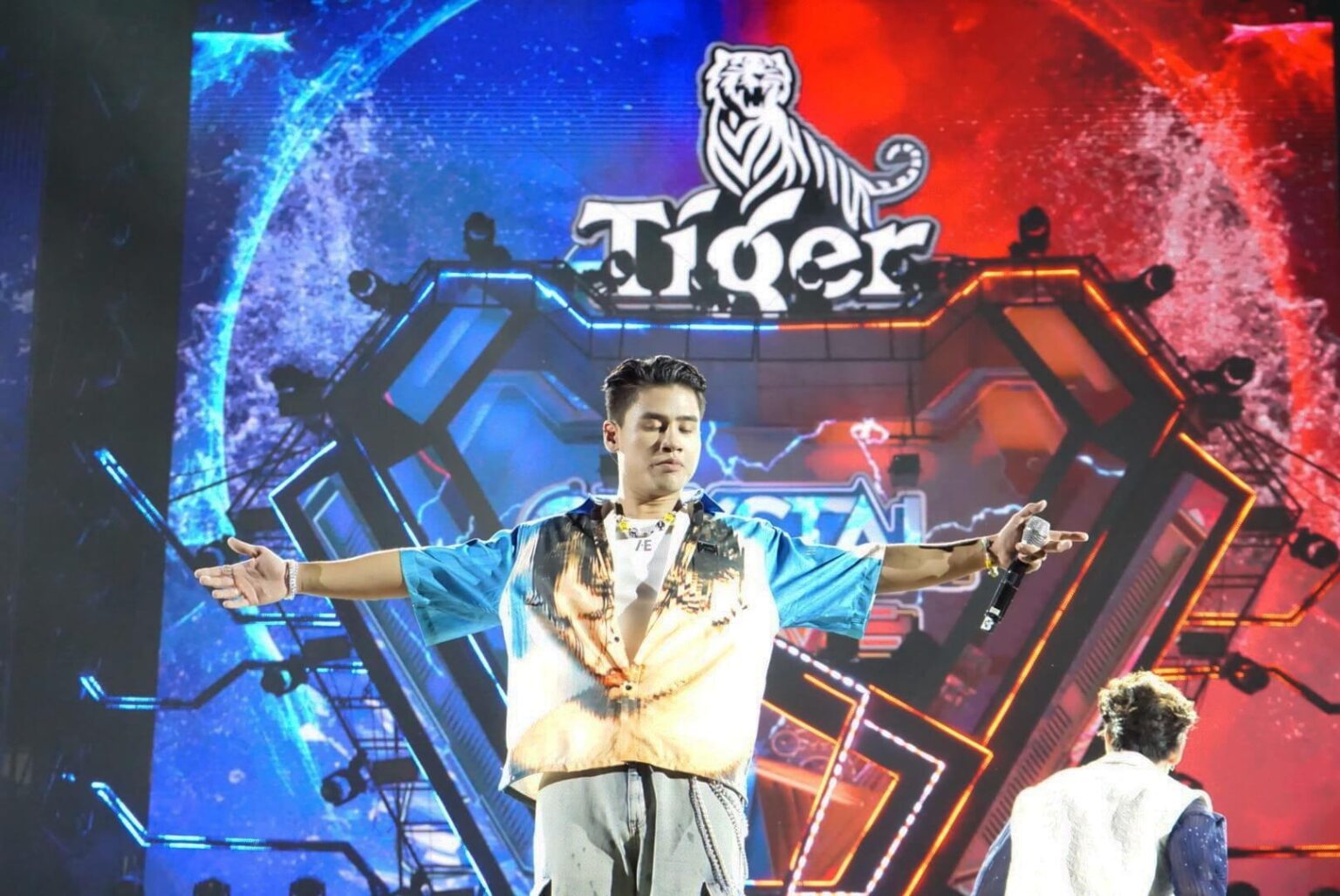 Màn trình diễn bùng nổ của Tiger Crystal Rave 2.0 - Water EDM Festival ...