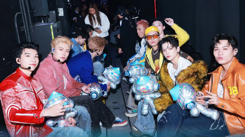 Concert Anh Trai “Say Hi" tại Mỹ kín chỗ dù vé đắt nhất gần 70 triệu đồng